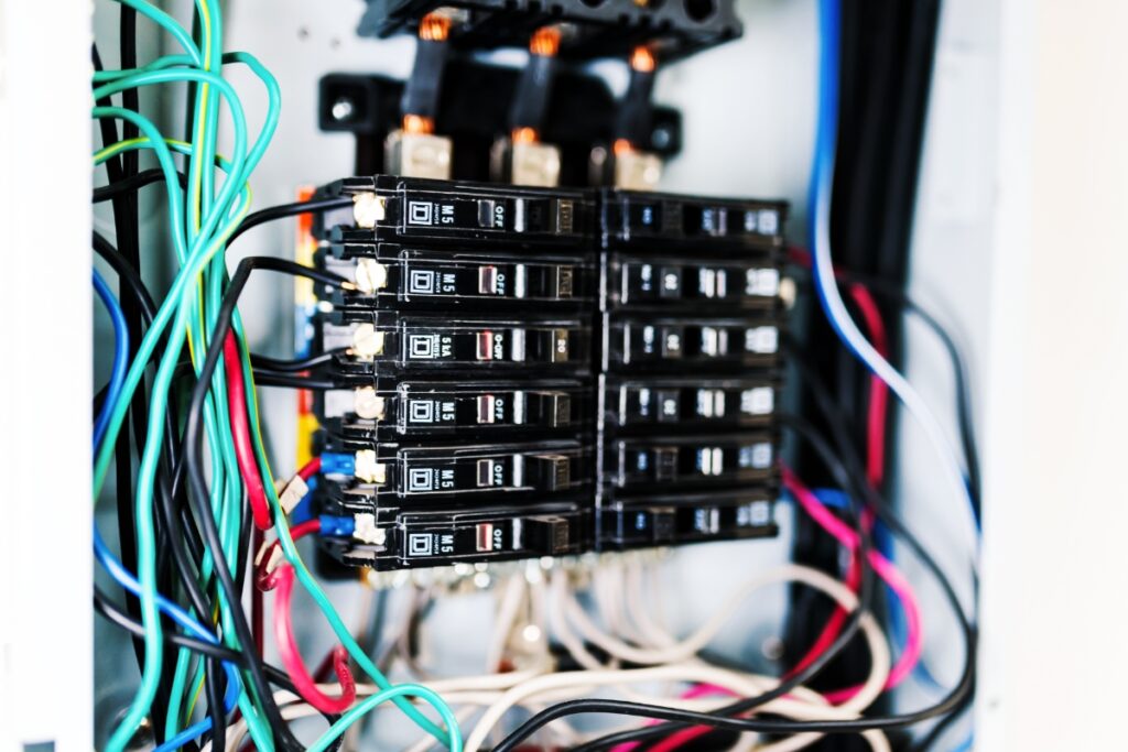 Emergency Services – M.R. Electric | Électricien Montréal